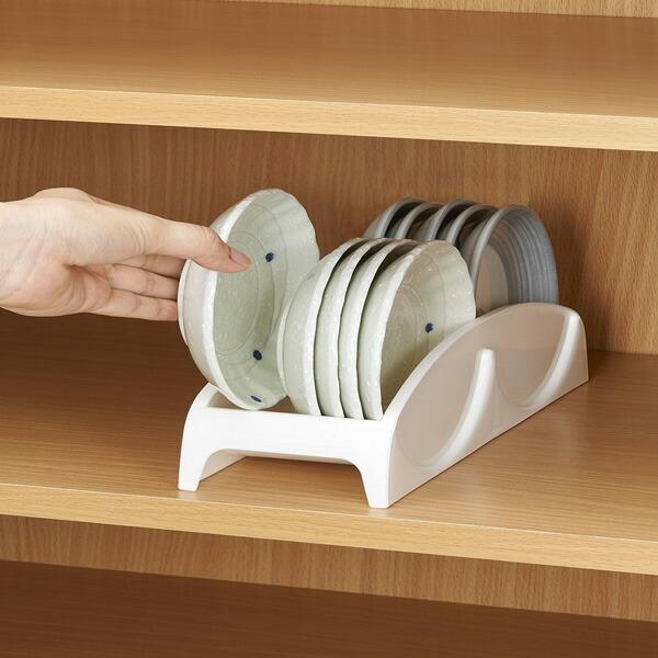 プラスチック製なので水洗いできてお手入れが簡単です。気がついた時にさっと隅々まで奇麗に洗えて、いつも清潔で衛生的です。小皿を立てて収納するので、かさばる小皿もすっきり収納できます。使いたいお皿がサッと取り出せて便利です。奥のお皿もスタンドご...