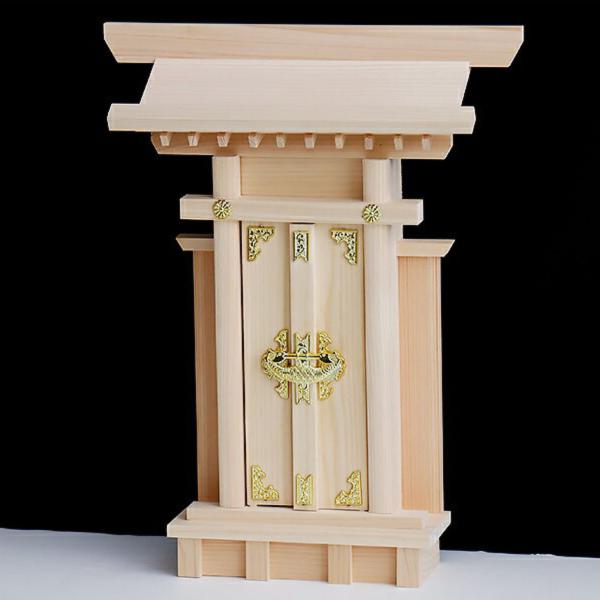 サイズ/約幅27×奥行7×高さ35cmお神札が入るスペース：約幅9×奥行3×高さ28cm内容量/1宇材質/ひのき生産国/日本製●基本形の大神宮のため地域を選らばず安心して設置できます。●古からの伝統形「袖付き」と呼ばれる一社宮の造りです。●...