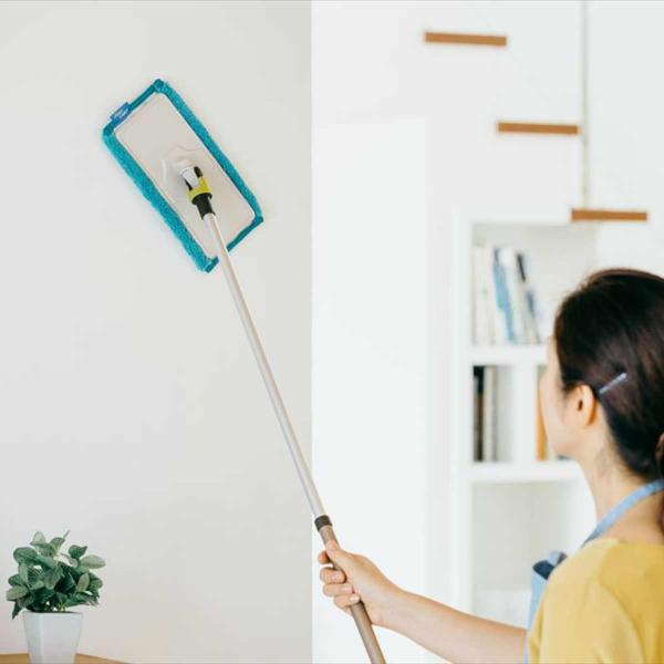 サイズ/約幅26×奥行14×高さ116cm伸縮時長さ：約70.5〜116cm拭きサイズ：約横26×縦13cm重量/約330g内容量/1個材質/グリップ：ポリプロピレン（抗菌加工）グリップストッパー：熱可塑性エラストマーハンドル：アルミ合金・...