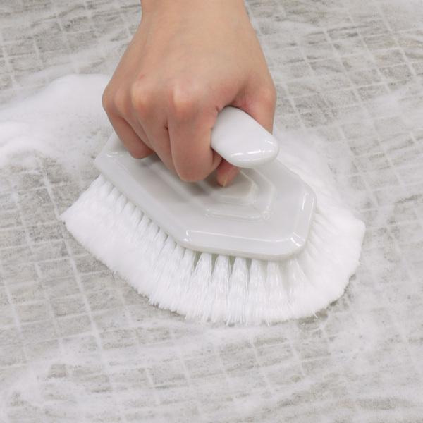 サイズ/約幅11.5×奥行7.8×高さ15cm重量/約134g内容量/1個材質/本体：ポリプロピレン、毛：ポリプロピレン（先割れ）生産国/中国製耐熱温度/90度●ガンコな汚れもスッキリ落とすコシのあるブラシです。●空気を含んでたっぷり泡立つ...