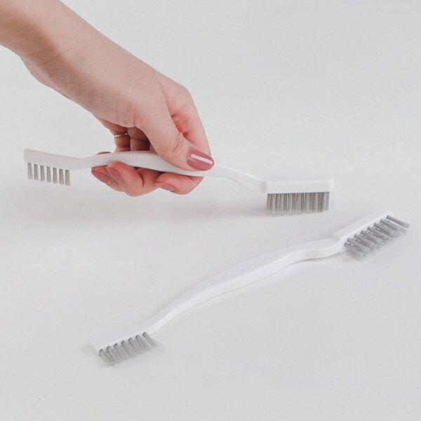 サイズ/約幅18×奥行3×高さ1cm重量/約9.7g内容量/3本材質/ポリプロピレン生産国/中国製●隙間やタイルの目地などのお掃除におすすめのブラシです。●両端には大きさの違うブラシ付きで使い分けができます。●お得な3本入りです。バス用品 ...