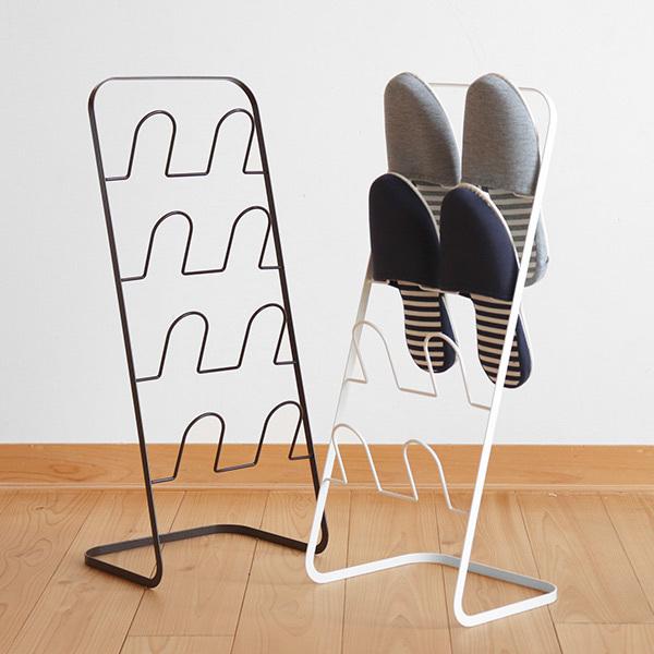 サイズ/約幅25×奥行19×高さ61cm内容量/1個材質/スチール、PEVA種類/ホワイト、ブラウン●場所を取らずにスッキリ収納できるスリッパラックです。●シンプルなフォルムに柔らかな曲線が特徴的なデザインです。●最大8足収納可能です。●ス...