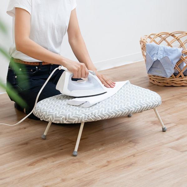 サイズ/約幅60×奥行36×高さ18cm折り畳み時：約幅60×奥行36×高さ6cm重量/約1.2kg内容量/1台材質/本体：ポリプロピレンフック・脚部：スチール（粉体塗装）脚部キャップ：PVC表面布：綿（アルミコーティング加工）クッション材...