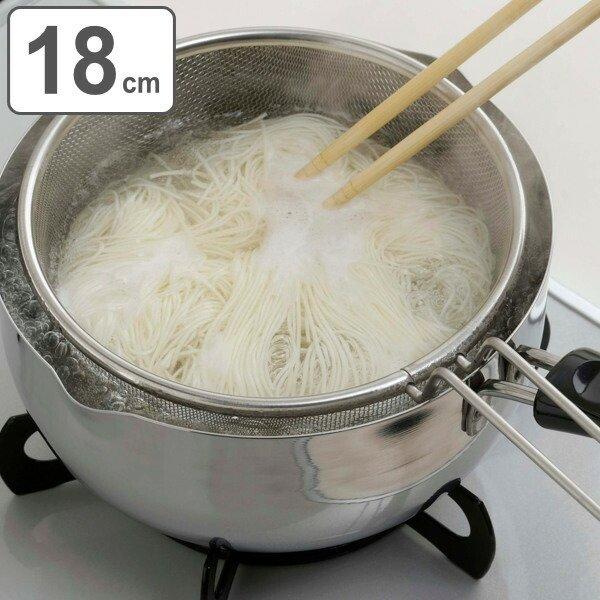野菜やパスタなどの麺類のゆで調理に便利な18cmのゆであげザルです。材料をザルに入れ、茹で上がったらサッと引き上げるだけで湯切りが出来ます。ハンドルに段差があるので、深型の鍋にセットすると固定されて使いやすいです。網目が細かいので麺などが飛...