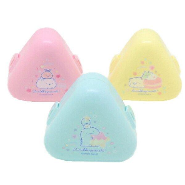 サイズ/約幅7.2×奥行6.9×高さ4.1cm内容量/3個（各柄1個）材質/ポリプロピレン生産国/日本製耐熱温度/140度電子レンジ/使用可能●すみっコぐらしのおにぎりケースです。●絵柄は各色異なる3種類入りです。●ケースの中にラップを敷い...