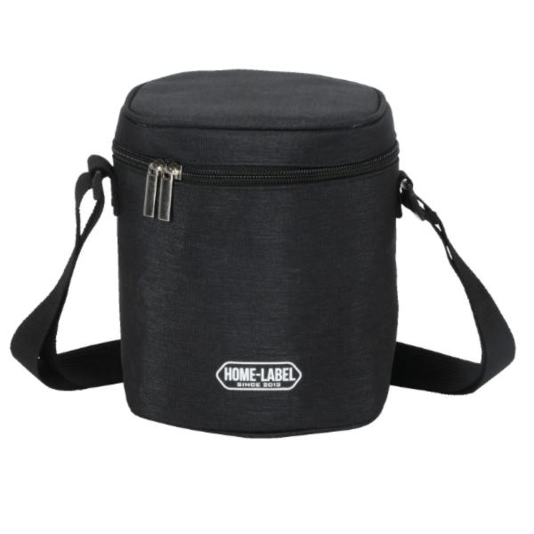 サイズ/約幅16.5×奥行10.5×高さ18cmベルト含まず内容量/1個材質/表地・裏地・持ち手：ポリエステル中芯：ポリウレタン生産国/中国製●ホームレーベルの全真空ステンレスランチジャー970ml専用のランチバッグです。●ランチジャー本体...