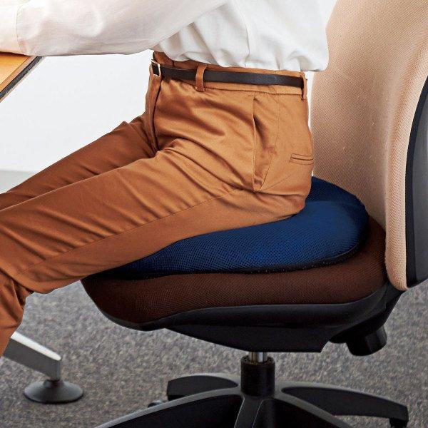 サイズ/カバー装着時：幅46cm×奥行40cm×高さ6.5cm内容量/1個材質/本体：TPE（熱可塑性エラストマー）カバー：ポリエステル100％生産国/中国製●水に浮いたような座り心地●支えるように正しい姿勢をサポート●様々な場所で活躍●取...