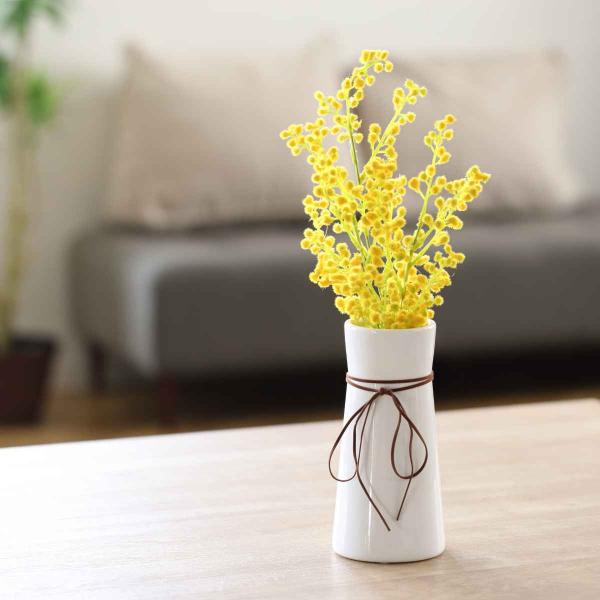 サイズ/約幅13×奥行13×高さ32cm鉢底：直径9cm内容量/1個材質/陶器、プラスチック、ポリアミド生産国/日本製●ミモザのフェイクグリーンです。●狭いスペースにも飾りやすいロングポットに入っています。●光触媒による抗菌・消臭効果があり...