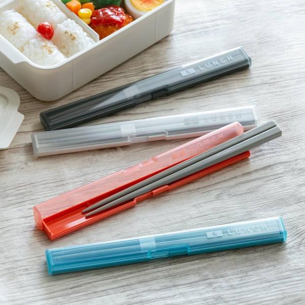 サイズ/約幅19×奥行2.1×高さ1.2cm内容量/1個（箸、箸箱）材質/本体、箸箱蓋：ABS樹脂箸：メタクリル樹脂シリコンパーツ：シリコーンゴム種類/ホワイト、グレー、ブルー、オレンジ生産国/日本製食器洗い乾燥機/使用可能●スマートに持ち...