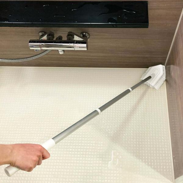 サイズ/約幅11.5×奥行11×高さ93cm伸縮時：51〜93cm重量/約207g内容量/1個材質/本体：ポリプロピレン柄：アルミニウム、ポリプロピレン毛：ポリプロピレン（先割れ）生産国/中国製耐熱温度/90度●ガンコな汚れもスッキリ落とす...