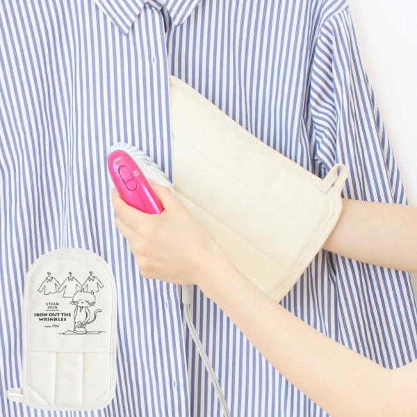 サイズ/約幅17×奥行1×高さ30cm内容量/1枚材質/本体：綿100％（中層にアルミシート使用）生産国/中国製洗濯/洗濯機使用可能●薄くて軽いアイロンミトンです。●オシャレなネコ柄です。●手を入れるだけで簡単に使用できます。●アイロン台が...