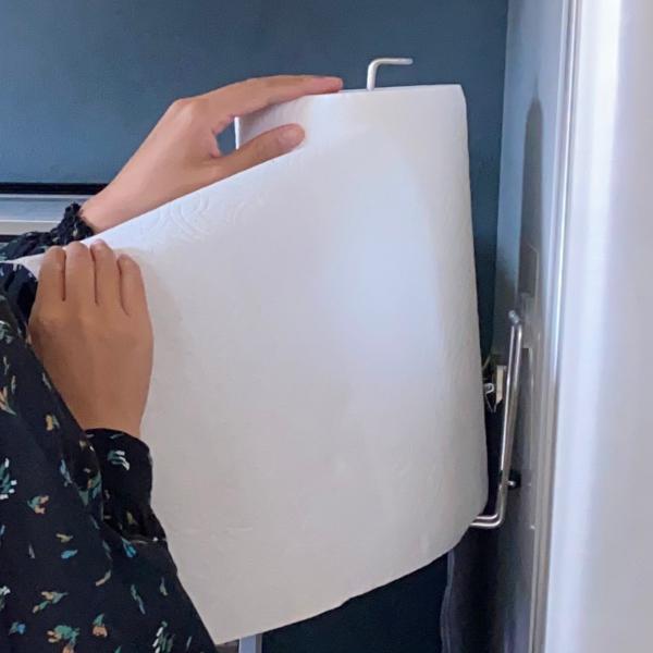 サイズ/約奥行11.5×高さ30.5cm吸着シート：約縦7.5×横10(cm)内容量/1個材質/本体：ステンレス吸着シート：PC、PVC生産国/台湾製耐熱温度/50度耐荷重/約5kg●海外サイズの大判のキッチンペーパーを収納できるペーパーホ...