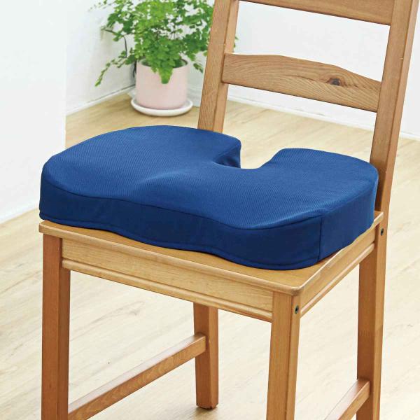 サイズ/約幅45×奥行35×高さ7cm重量/約890g内容量/1個材質/本体：シリコーンゴム、ウレタンフォームカバー：ポリエステル原産国/中国●お尻にフィットし姿勢をサポートします。●お尻に沿うようなゆるやかなカーブの形状です。●弾力のある...