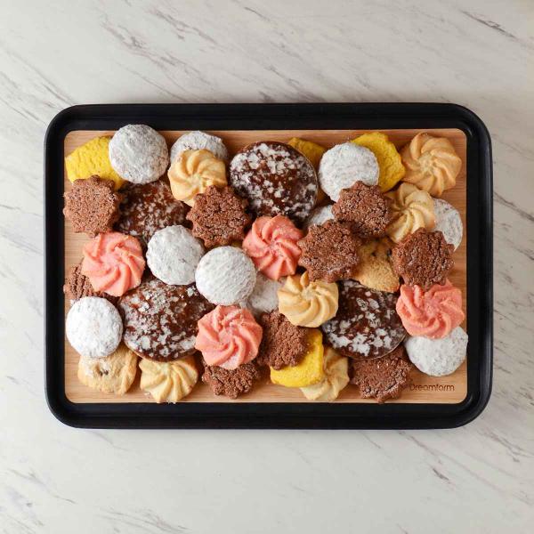 サイズ/約幅25.5×奥行17×高さ1cm内容量/1個材質/バンブー、TPR生産国/中国製食器洗い乾燥機/使用不可●フチが付いたバンブー素材のまな板sサイズです。●柔軟なエッジをフリップして、食材に合わせて用途を変えられます。●切った食材を...