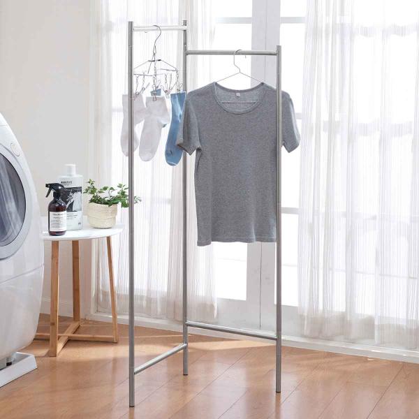 サイズ/約幅40×奥行40×高さ130cm内容量/1セット材質/ステンレスパイプ・PP・ステンレス生産国/中国製耐荷重/約6kg組立状態/お客様組立品●魅せる物干しスタンドです。●お部屋に馴染むインテリア物干しシリーズです。●狭い場所でもパ...