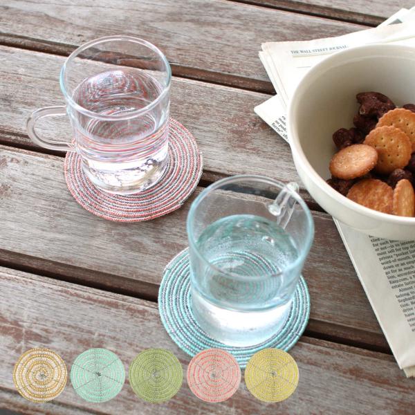 サイズ/直径：約10cm内容量/1枚材質/ガラスビーズ種類/ゴールド×シルバー、クリア×ブルー、クリア×ライムグリーン、クリア×オレンジ、クリア×イエロー生産国/インド製●インドのガラスビーズで作ったコースターです。●一つ一つ職人さんの手作...