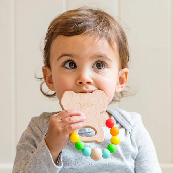 サイズ/コアラ：約9×7.5cm、ビーズ：直径約1.5cm、木玉：直径約2cmパッケージサイズ：14.5×13×5cm重量/約135g内容量/1個材質/歯がため：ケヤキの木、ビーズ：食品用シリコン生産国/中国製対象年齢/0歳以上●小さな手で...