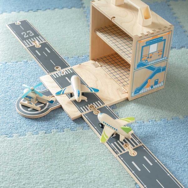 サイズ/BOX本体：約20×22×11cm飛行機：約8cmヘリコプター：約7cmパッケージサイズ：約幅21×奥行12×高さ23.5cm内容量/BOX本体×1、飛行機×2、ヘリコプター×1、滑走路×4、ヘリポート×1、接続パーツ×4材質/木（...