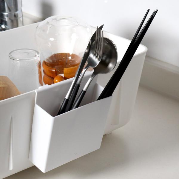 サイズ/約幅12×奥行5.8×高さ12cm内容量/1個材質/ポリプロピレン生産国/日本製耐熱温度/120度●カトラリーや調理小物の水切りに●便利な仕切り付き●スタイリッシュな「HAUSシリーズ」●仕切りは取り外し可能●水切れが良いウェーブメ...