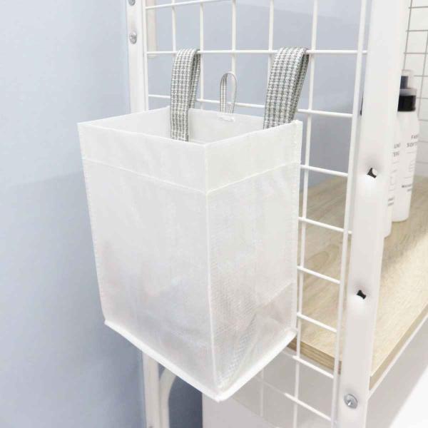 サイズ/約幅15×奥行10×高さ20cm重量/約50g内容量/1個材質/本体：ポリプロピレン・ポリエチレン芯板：ポリプロピレン生産国/ベトナム製●洗濯ピンチや掃除小物などをすっきり整理できる、ポケット型のランドリー収納です。●テープファスナ...