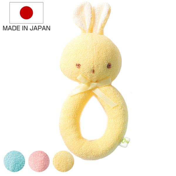 サイズ/約幅7×奥行5×高さ16cm内容量/１個材質/綿 100％種類/ブルー、ピンク、イエロー生産国/日本製対象年齢/０ヶ月〜●ママの肌の感触に似た柔らかくて、やさしい手触りのうさぎのガラガラです。●安心の日本製で、何十年も知育玩具を作り...