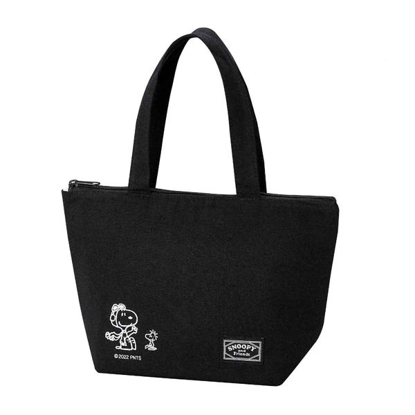 サイズ/約幅31×奥行10.5×高さ19cm内容量/1個材質/本体、持ち手：綿100%内側：ポリエチレン、アルミフィルム生産国/中国製●スヌーピーのランチバッグです。●お弁当の持ち運びにピッタリで毎日の通学・通勤におすすめです。●内側がアル...