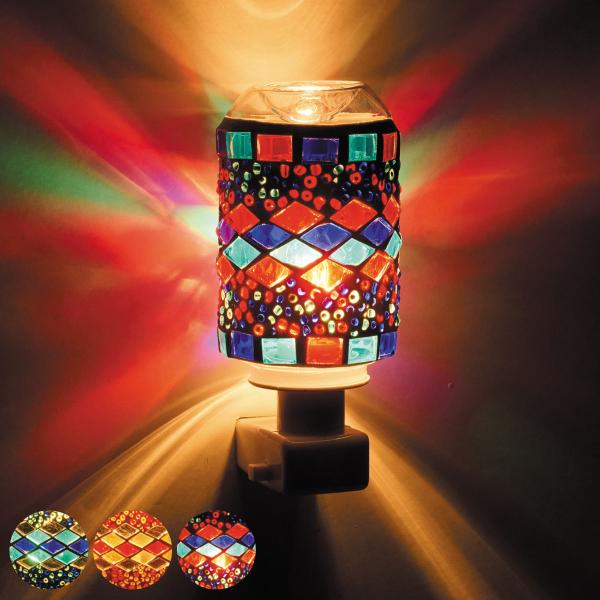 サイズ/約幅5.5×奥行7.8×高さ12.5cm内容量/1個付属品：AC100V 10W E12 白熱電球材質/ガラス、プラスチック種類/ブルー、レッド、ブルー×レッド生産国/中国製●モザイク模様が美しいお洒落なアロマライトです。●香りを楽...