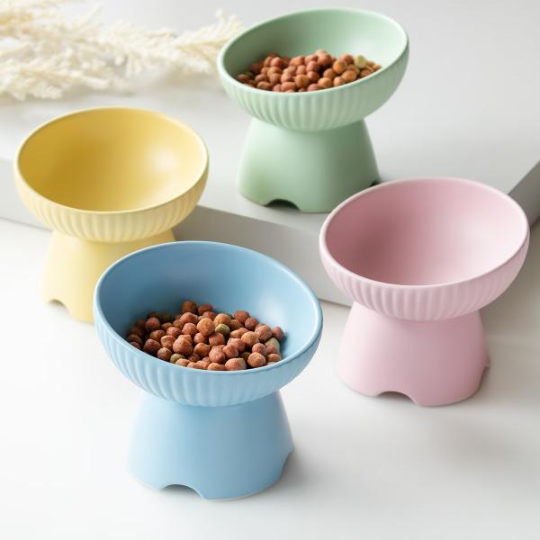 サイズ/約幅13×奥行13×高さ11.3cm重量/約486g内容量/1個材質/陶器種類/ピンク、グリーン、イエロー、ブルー●傾斜がついていることで食べやすいペットボウル●ペットの身体への負担が少ない高さ●おしゃれで上品なデザイン●わんちゃん...