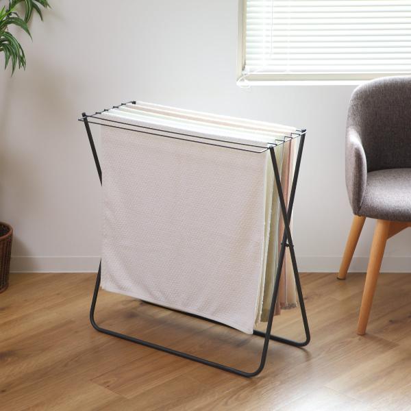 サイズ/約幅70×奥行30×高さ71cm折りたたみ時：約幅70×奥行3×高さ80cm重量/約1.07kg内容量/1台材質/本体：スチールパイプ粉体塗装樹脂部品：ABS樹脂ハンガー：スチール粉体塗装金属部分：スチール（メッキ）生産国/中国製耐...