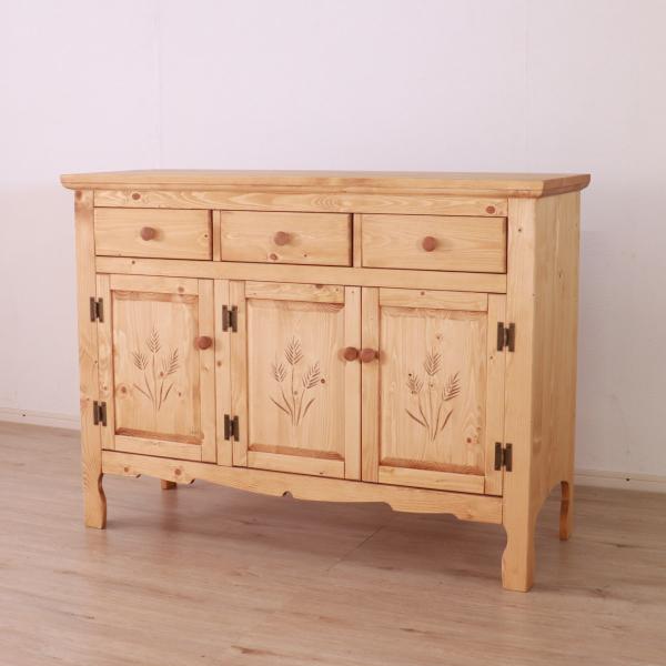 サイズ/約幅120×奥行45×高さ90cm重量/約38kg内容量/1台材質/天然木（パイン材無垢）、オイル塗装組立状態/完成品梱包サイズ/幅124×奥行49×高さ94cmお届け梱包数/1個口●どこか懐かしい雰囲気の幅120cmのキャビネット...