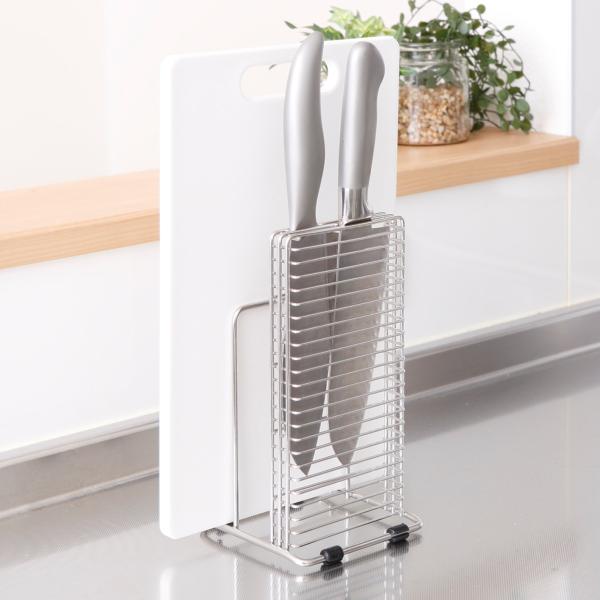 サイズ/約幅11.5×奥行12×高さ22cm重量/約317g内容量/1個材質/本体：ステンレス鋼（クロム13％、ニッケル1％）すべり止め：ポリプロピレン生産国/中国製対応サイズ/包丁の長さ：柄元から先端まで約20cm以下まな板の厚さ：内側／...