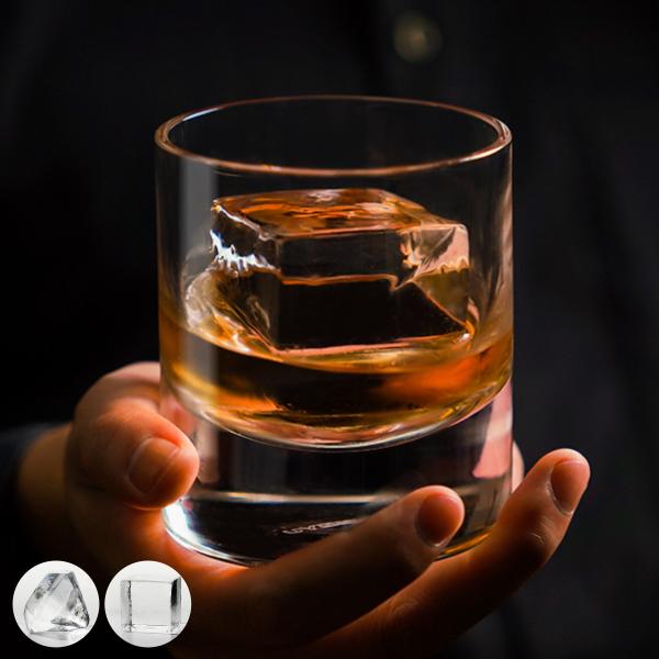 サイズ/約幅22×奥行11×高さ14.8cm内容量/1個材質/断熱容器、貯水容器：ポリプロピレン アイスモールド：熱可塑性エラストマー種類/ダイヤモンド、キューブ生産国/中国製耐冷温度/-30度●自宅をバーの雰囲気に演出できる美しい氷が作れ...