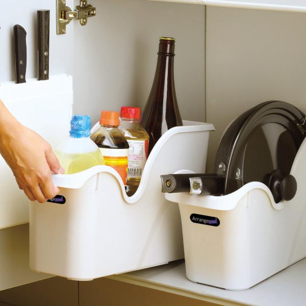 サイズ/約幅15×奥行44.5×高さ25.5cm重量/約450g内容量/1個材質/本体、キャスター：ポリプロピレン              生産国/日本製耐熱温度/100度●シンク下をスッキリ片付けられるストッカーです。●コロ付きで重たい...