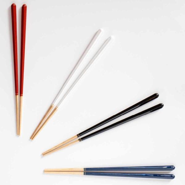 サイズ/約幅1.8×奥行0.9×高さ23cm内容量/1膳材質/天然木（アクリルウレタン塗装・箸先蜜蝋コーティング）種類/赤、白、黒、勝ち色藍生産国/日本製食器洗い乾燥機/使用可能●特許取得スタッドレス加工を施したすべらないお箸です。●受験を...