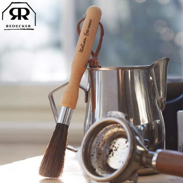 サイズ/全長：約20.5cmブラシ部分：約5.5cm内容量/1本材質/柄：ブナ材（オイル仕上げ）ブラシ：豚毛生産国/ドイツ製●エスプレッソマシンやコーヒーミルのお手入れに使えるブラシです。●マシンやミルの隅や奥にたまった細かいコーヒーの粉を...