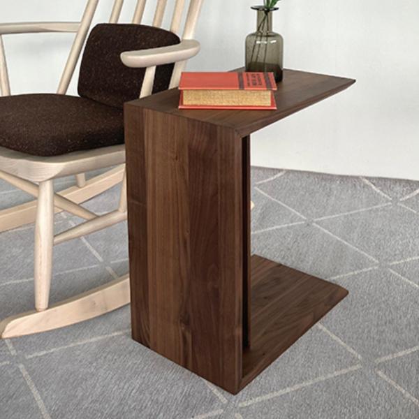 サイズ/約幅42×奥行25×高さ48cm重量/約7kg内容量/1台材質/ウォールナット無垢材カラー/ウォールナット生産国/ベトナム製耐荷重/約30kg組立状態/完成品梱包サイズ/幅30×奥行46.5×高さ53cmお届け梱包数/1個口●コンパ...