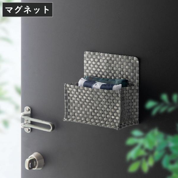 サイズ/約幅15×奥行8×高さ14cm内容量/1個材質/本体：塩化ビニル樹脂(被膜)・ポリエステル(中芯)マグネットポケット：ポリエステルマグネット：ゴム磁石生産国/ベトナム製耐荷重/500g●マグネットで玄関ドアにくっつけるマルチボックス...