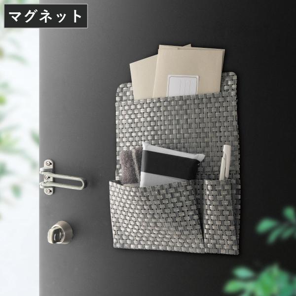 サイズ/約幅22×奥行2.5×高さ26cm内容量/1個材質/本体：塩化ビニル樹脂(被膜)・ポリエステル(中芯)マグネットポケット：ポリエステルマグネット：ゴム磁石生産国/ベトナム製耐荷重/650g●便利に収納できるマグネット式マルチポケット...