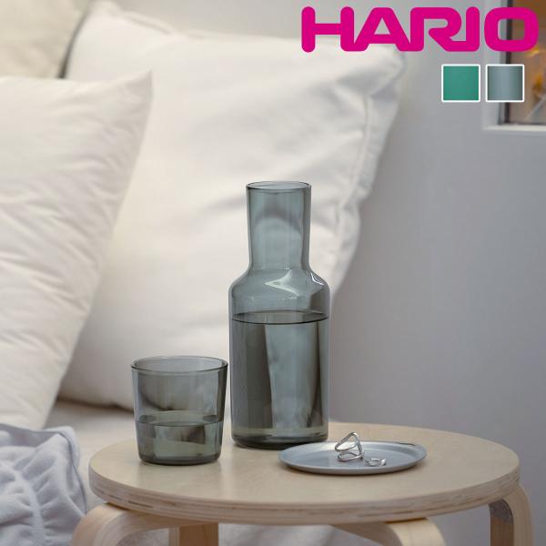 サイズ/約高さ22cm直径：約8.5cm口径：約5.5cm容量/約600ml内容量/1個材質/耐熱ガラス種類/グレー、グリーン食器洗い乾燥機/使用可能●就寝時の水分補給に最適なナイトカラフェです。●グラスとピッチャーがセットになっています。...