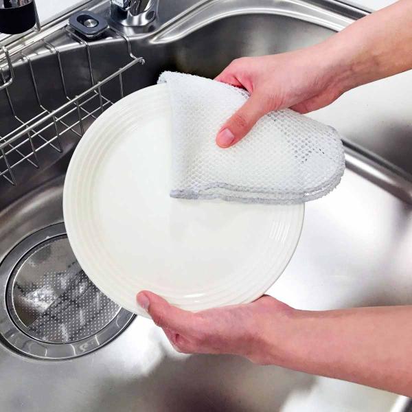 サイズ/約幅30×奥行20×高さ0.3cm重量/約11g内容量/1枚材質/ナイロン生産国/中国製●クロスタイプの食器洗いです。●立体メッシュ素材だから少量の洗剤でもたっぷり泡立ちます。●水切れがよく乾きが早いので、衛生的です。●クロスタイプ...
