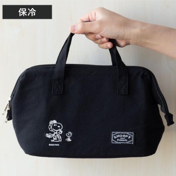 サイズ/約幅23×奥行13×高さ17cm内容量/1個材質/本体・持ち手：ポリエチレン65％・綿35％内側：ポリエチレン・アルミフィルムワイヤー：ナイロン生産国/中国製●スヌーピーのがま口ランチバッグです。●開け口が広く、お弁当箱などの出し入...