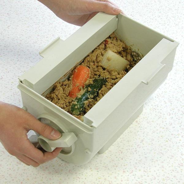 サイズ/約幅16×奥行27×高さ14.6cm重量：約720g（ぬか床を除く）適正ぬか床容量：1.0〜1.2kg内容量/1個材質/容器：ポリプロピレンフタ：ポリエチレンアーム：ステンレス生産国/日本製●冷蔵庫発酵で美味しく作れるコンパクトサイ...