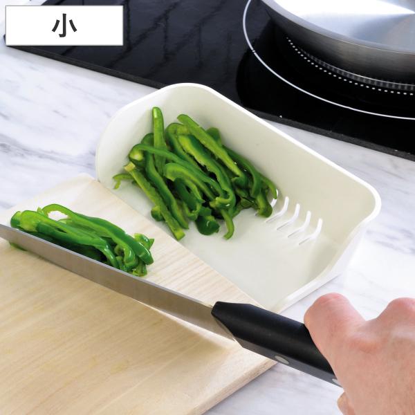 サイズ/約幅17×奥行12.2×高さ4.5cm受幅：約14.5cm内容量/1個材質/ポリプロピレン生産国/日本製耐熱温度/120度耐冷温度/-20度食器洗い乾燥機/使用可能●まな板に差し込み、切った食材を受けるトレーです。●片側がウェーブ状...