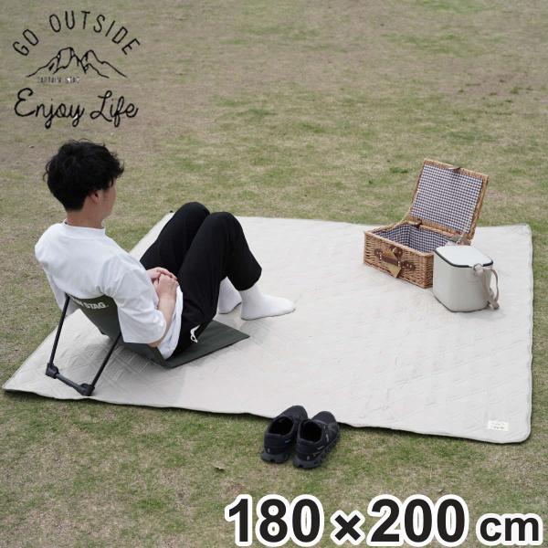 サイズ/約横200×縦180cm内容量/1枚材質/本体表面：ポリエステル（撥水加工）中綿：ポリエステル裏面：ポリエチレンシート（アルミ蒸着）ベルト：ポリプロピレン生産国/中国製●厚手のキルティングを使用したレジャーシートです。●優しい座り心...