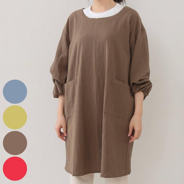 サイズ/着丈88cm内容量/1枚材質/綿80％、麻20％（薄手）ウォッシュド加工種類/サックス、ライムグリーン、ブラウン、レッド生産国/インド製●ワンピースのようにカジュアルに着られるカッポウギです。●背中はクロスしているのが特徴で、デザイ...