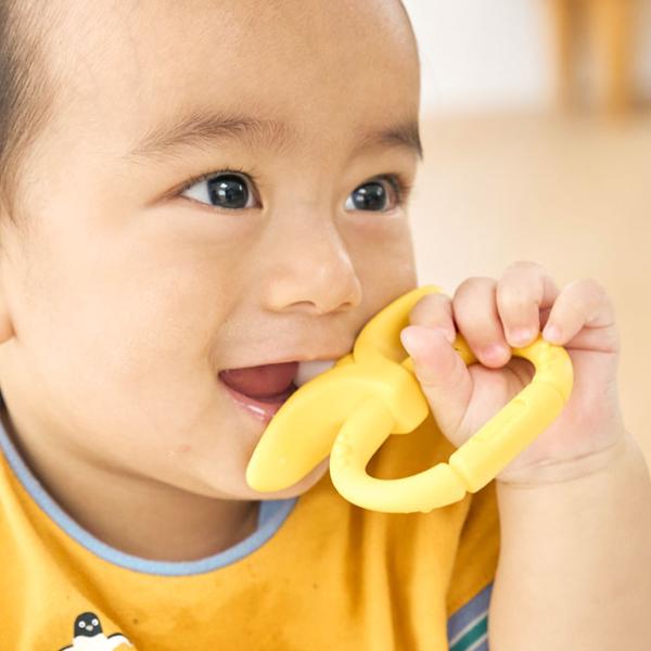 サイズ/約幅8×奥行3×高さ9.5cm重量/約26g内容量/1個材質/熱可塑性エラストマー生産国/韓国製耐熱温度/110度対象年齢/3か月頃から●バナナそっくりのキュートな歯がためです。●乳歯が生え始めるときの不快感を軽減します。●手の小さ...