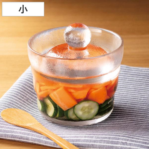 サイズ/約幅9.9×奥行9.9×高さ8.2cm重量/約570g内容量/1個材質/本体・フタ部：ソーダガラス生産国/中国製●気軽に浅漬けを楽しめるガラス製浅漬け容器です。●取っ手付きで持ちやすいガラス製の重石が付いています。●そのまま食卓に置...