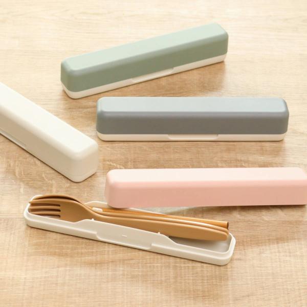 サイズ/約幅19×奥行3.4×高さ3.6cm箸・スプーン・フォーク：18cm内容量/1個（ケース、箸、スプーン、フォーク）材質/ケース本体・スプーン・フォーク：ABS樹脂箸：天然木ケースフタ：AS樹脂種類/カーキグリーン、アッシュグレー、グ...