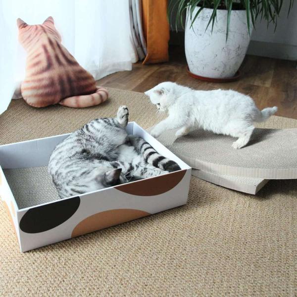 サイズ/約幅43×奥行30×高さ11.6cm内容量/1個（爪とぎ3個）材質/段ボール生産国/中国製●ベッドにもなってくつろげる1個2役の爪とぎです。●爪とぎが3個入っていて、長く使えて経済的です。●研ぎクズが飛び散りにくい素材です。●箱の中...