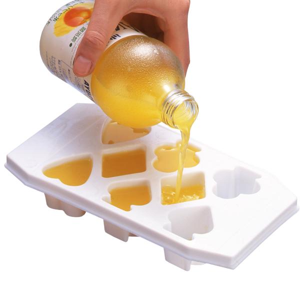 サイズ/約幅20×奥行12×高さ3.2cm重量/約62g容量/約240ml内容量/1個材質/ポリエチレン（エバーフレックス）生産国/日本製耐熱温度/70度耐冷温度/-60度食器洗い乾燥機/使用不可●ハート、スペード、ダイヤ、クローバーの氷が...